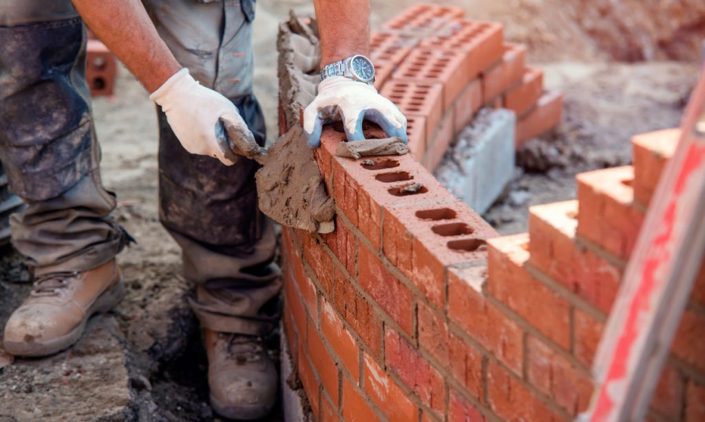 How to Make Sure Your Tradesmen Stay on Task | UK Home Improvement