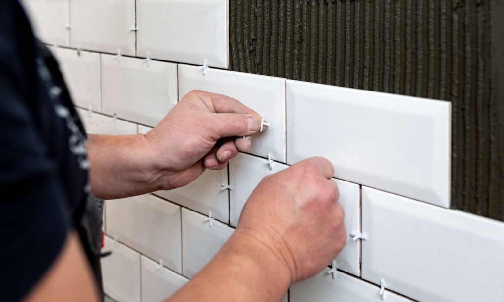 How To Tile The Kitchen Wall | UK Home Improvement